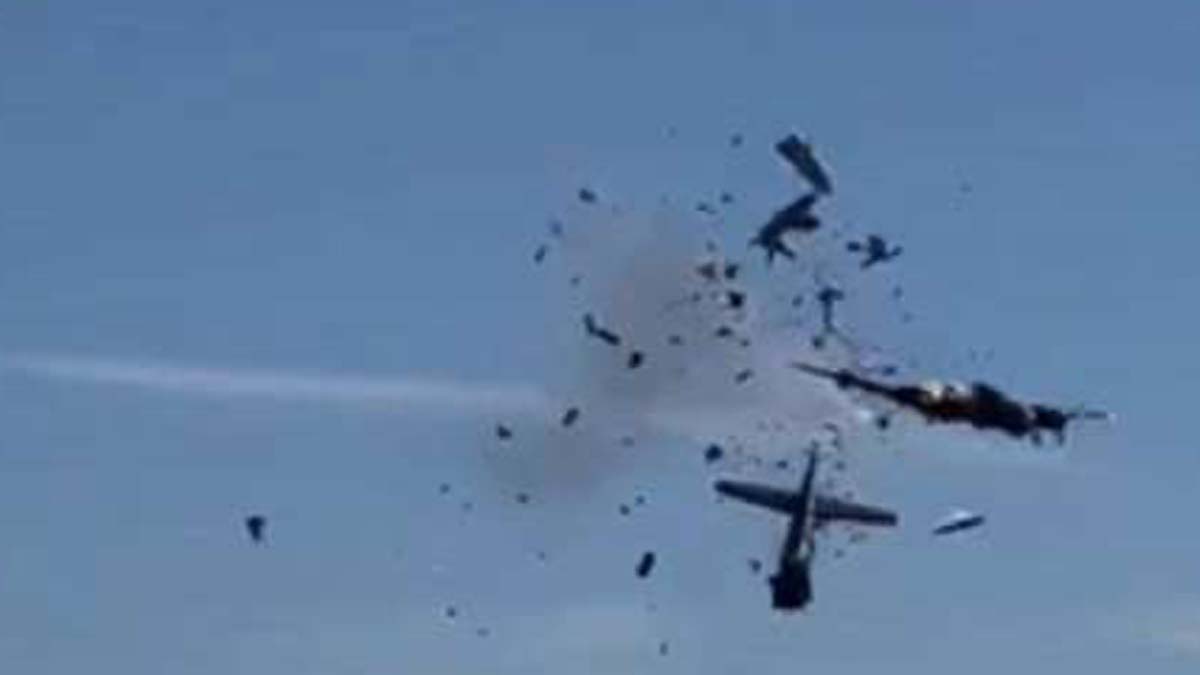 Dos aviones chocaron durante exhibición aérea de II Guerra Mundial ...