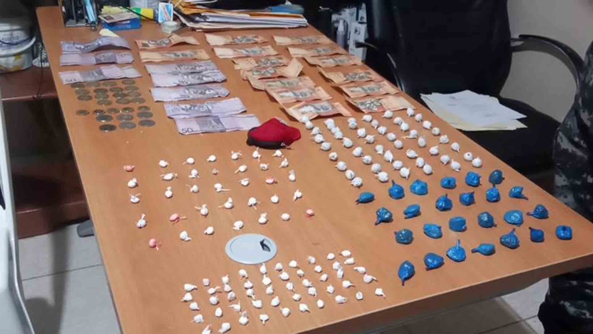 Capturan dos hombres con más de 100 porciones de varios tipos de drogas ...