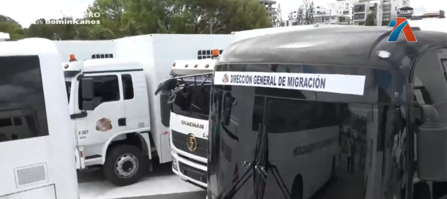 Abinader entrega flota de vehículos para frenar migración irregular ...